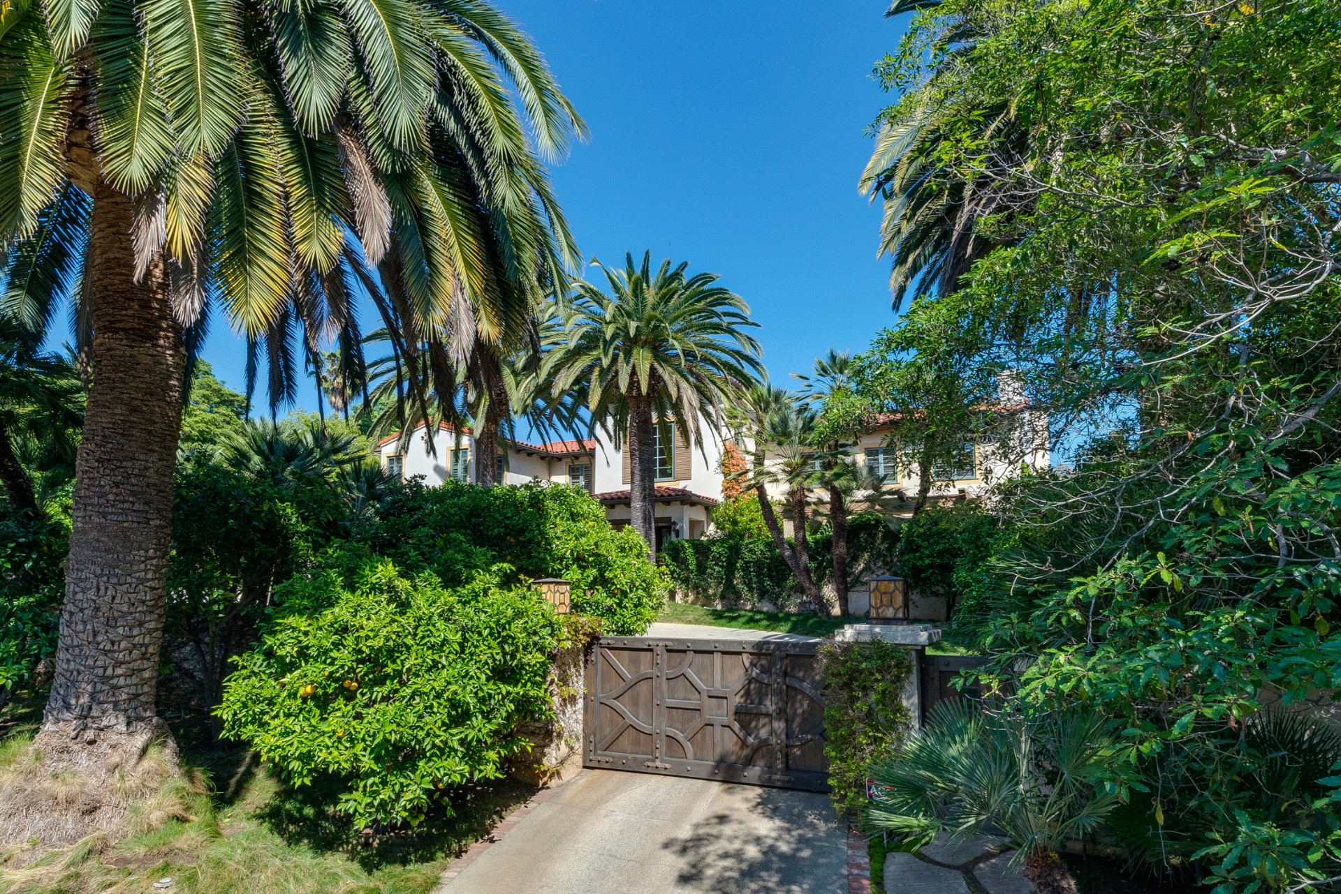 140 S Cliffwood Ave Los Angeles, CA 90049 — James Respondek