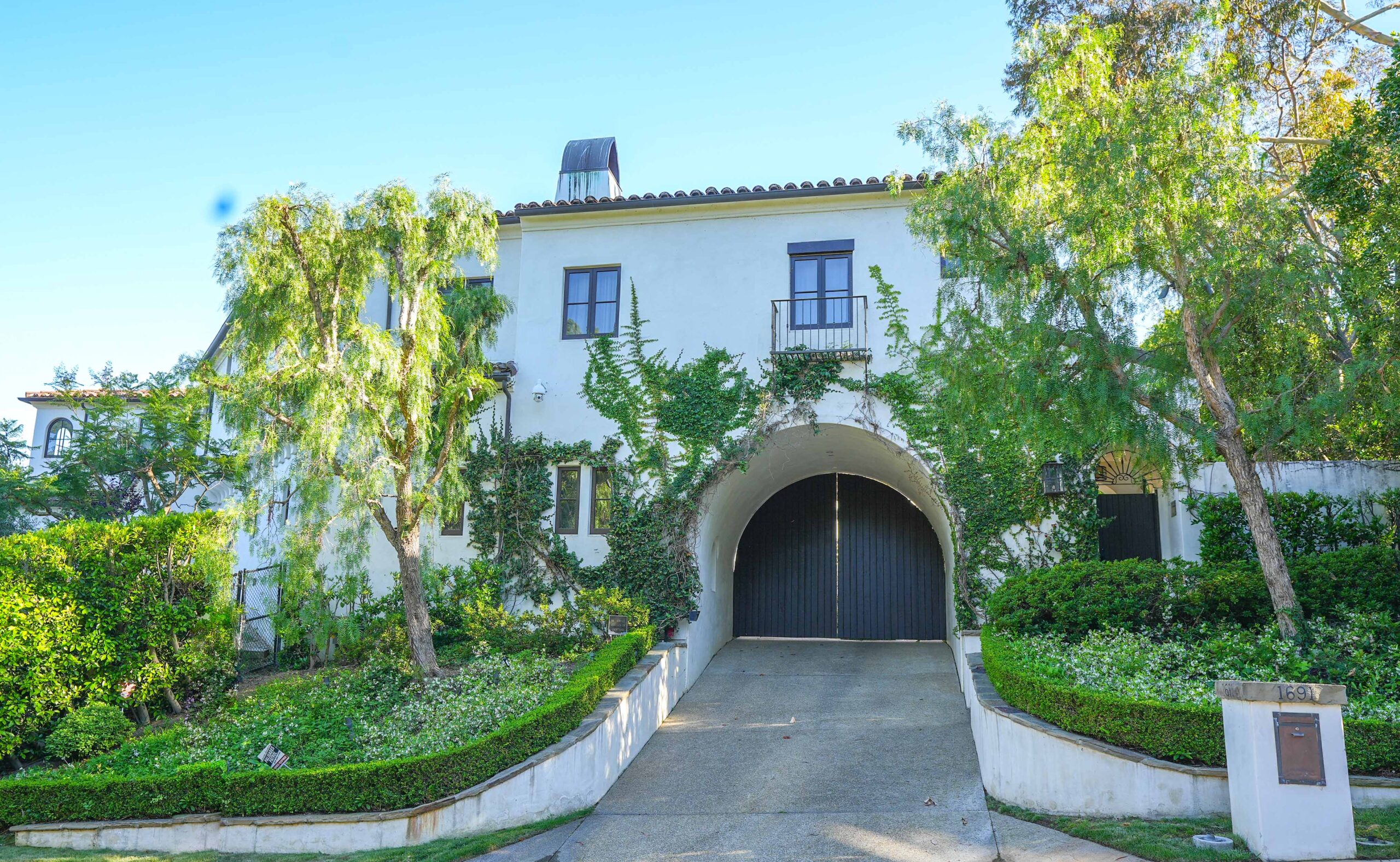 1691 Alta Mura Rd Pacific Palisades, CA 90272 — James Respondek