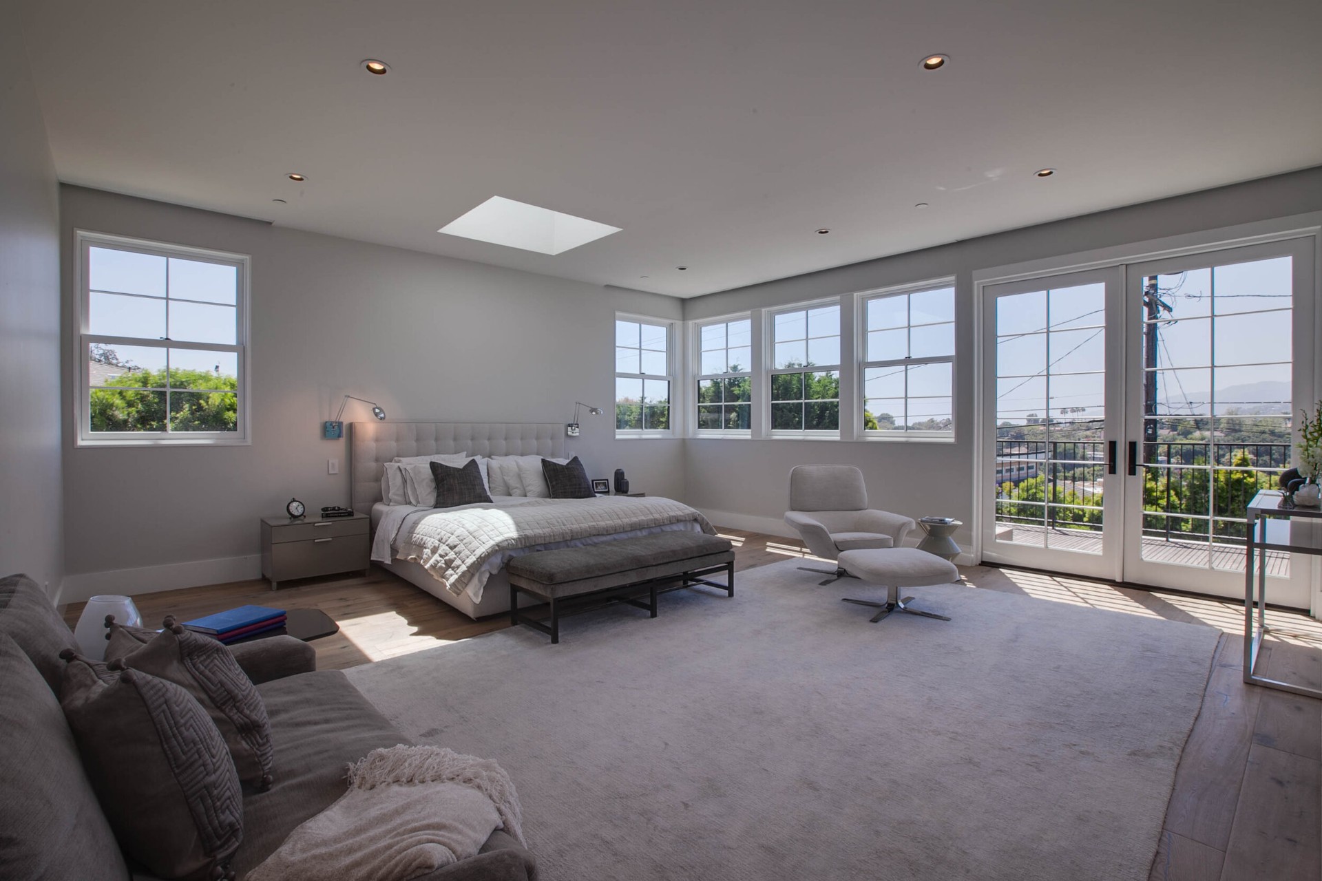 747 Via de la Paz — James Respondek